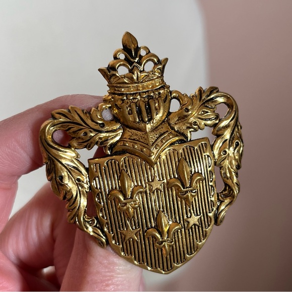 Vintage | Jewelry | Vintage Mod Retro Antique Gold Medieval Royal Crest ...